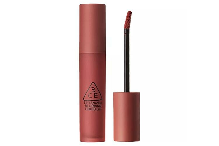 Блеск для губ женский 3CE Mousse Matte Lip Gloss 5729169 5.5г, оттенок #BEARBERRY Berry Forest, мягкий матовый