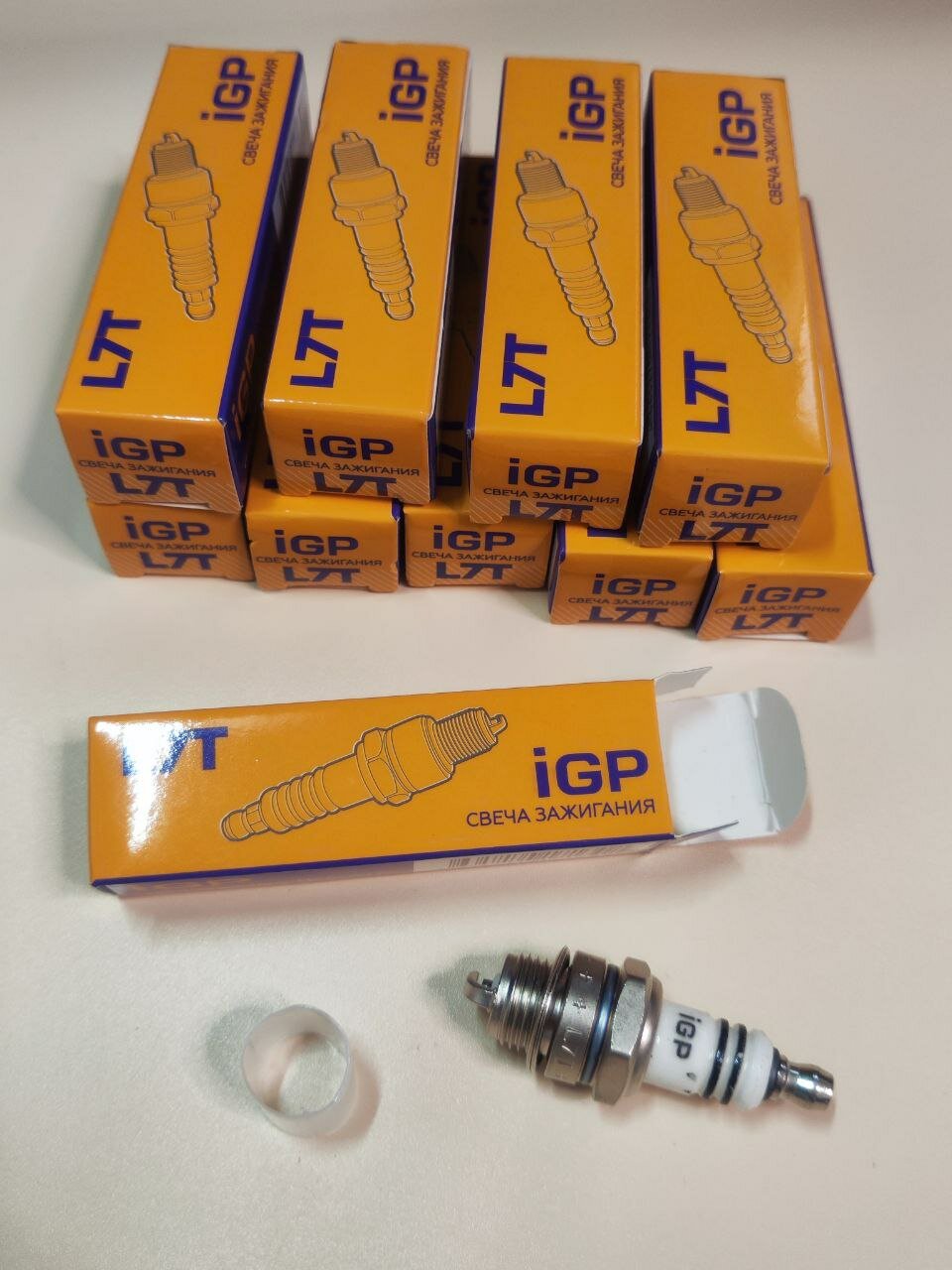 Свеча зажигания L7T для 2-тактных двигателей бензопил, триммеров, мотокос (Echo, Husqvarna, Stihl, Partner, Champion).