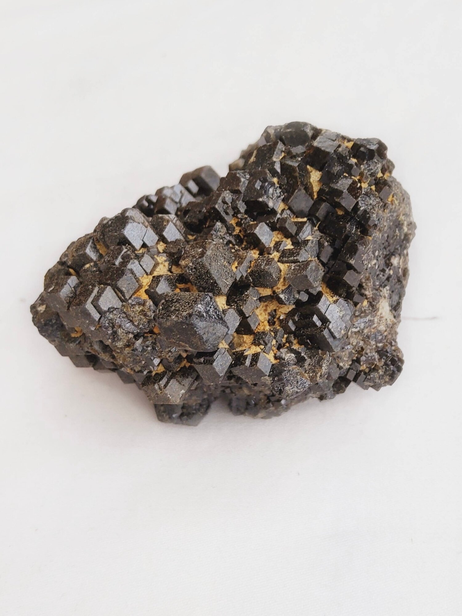 Друза натуральный камень гранат меланит(андрадит) вес 152 гр