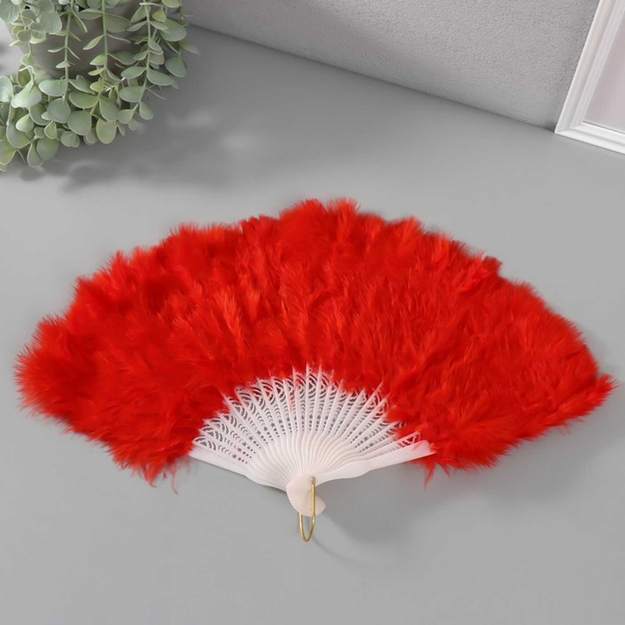 Веер складной «Красный», пластик, перо, h=26 см, 25 лопастей, 3×50×26 см