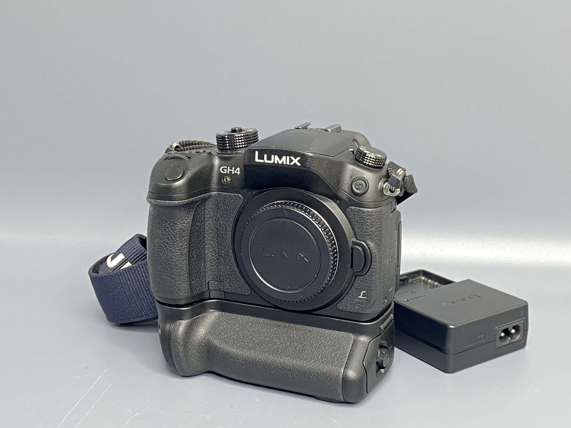 Panasonic Lumix DMC-GH4 + бат. блок
