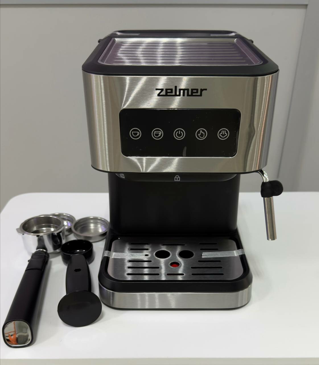 Кофеварка рожковая Zelmer Expresso ZCM6255