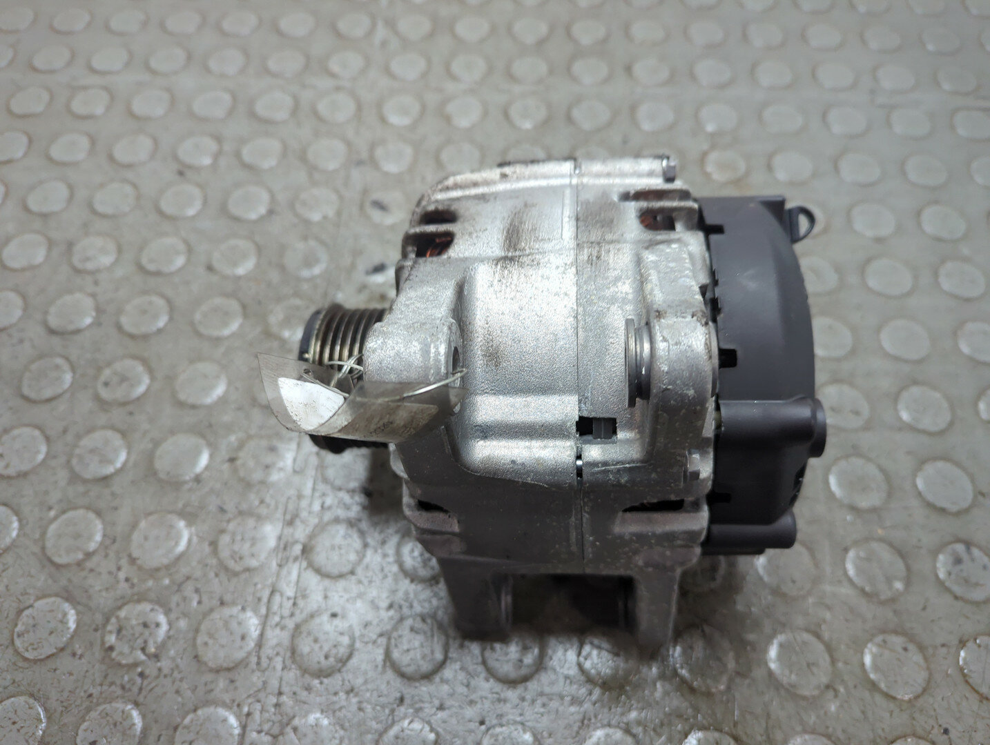 Генератор Peugeot 3008 Б/У