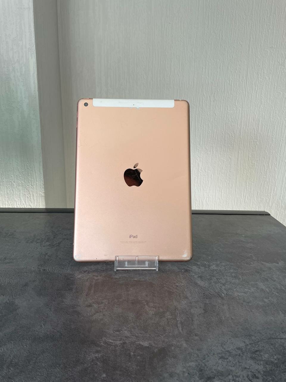 9.7" Планшет Apple iPad 6 2018, Wi-Fi + Cellular, 2гб/128 гб, iPadOS, розовое золото