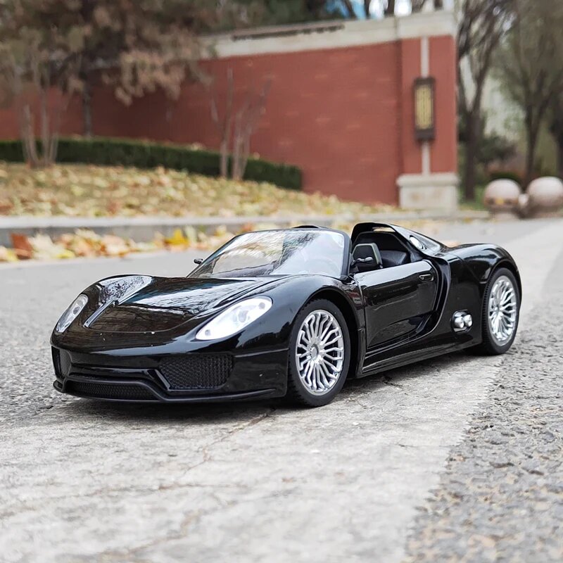 Черная металлическая модель Porsche 918 Spyder Roadster 1:18