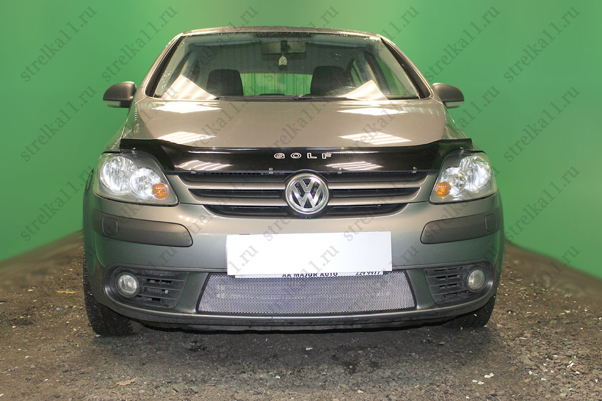 Защитная сетка радиатора с окантовкой и защелками для VOLKSWAGEN Golf Plus I 2005-2009, хром