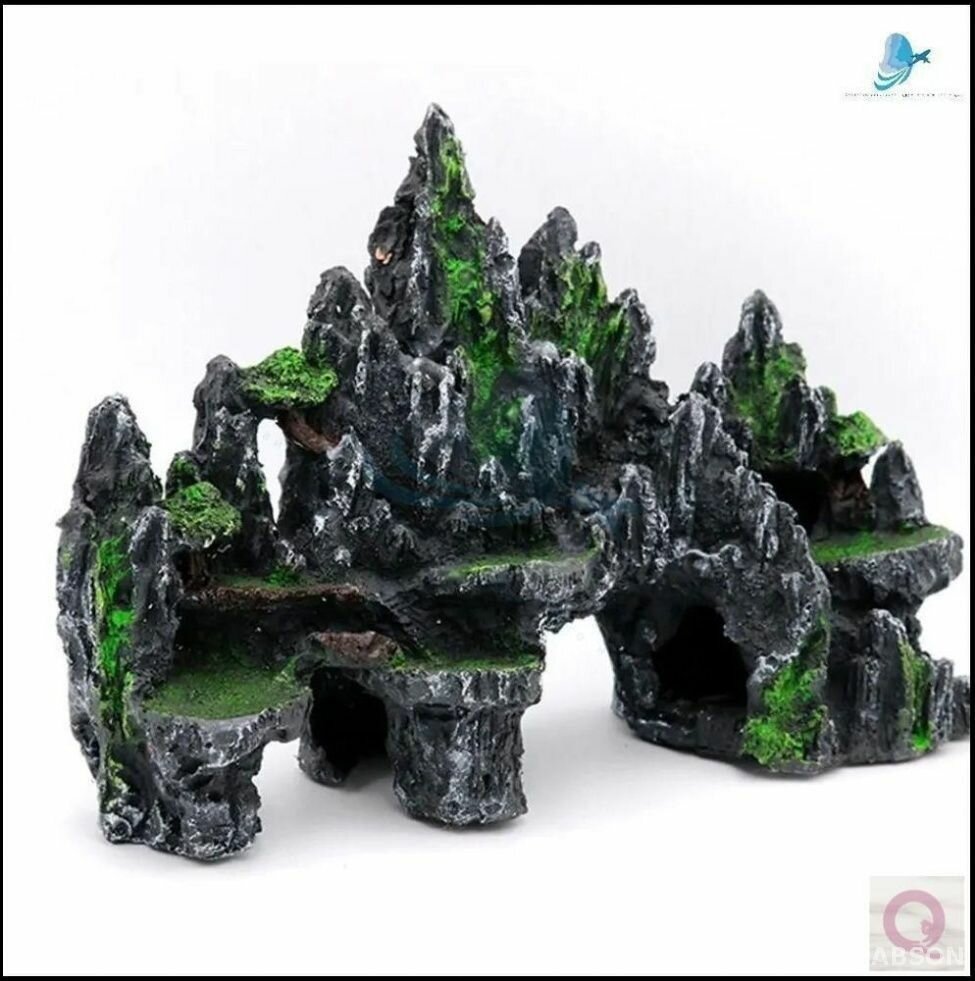 Объемная премиум композиция с горным пейзажем для аквариума, включающая искусственную флору, пещерный мост и домик на дереве, представлена в размерах 35 на 12 на 23 см