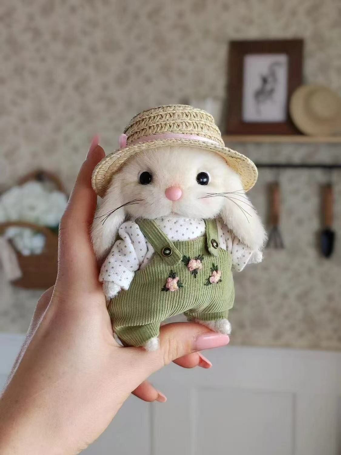 Мягкая игрушка MINISO "Кролик в шляпе", ручная работа, велюр