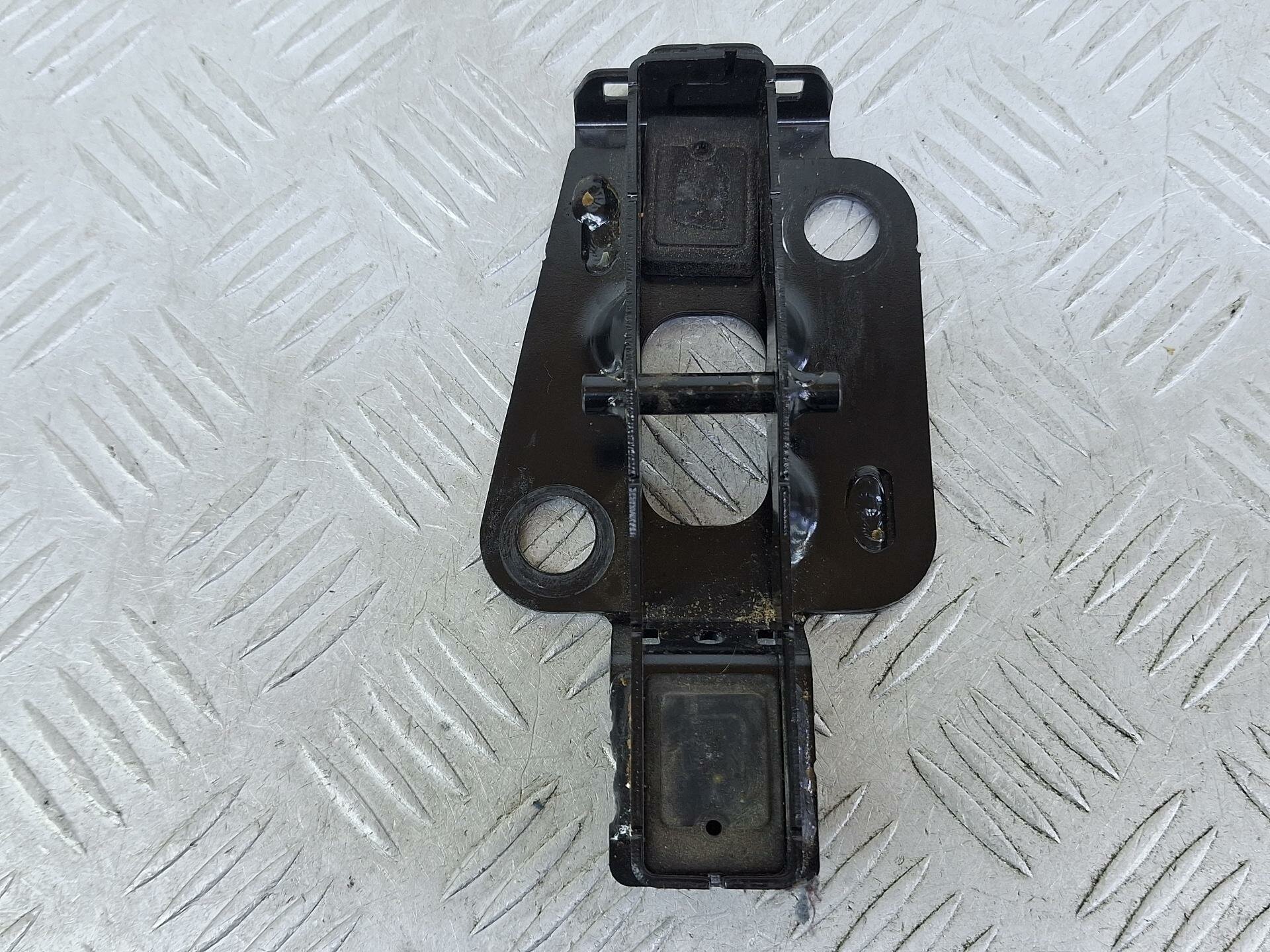 Кронштейн сиденья Volkswagen Caddy 5 2022 2K5883285