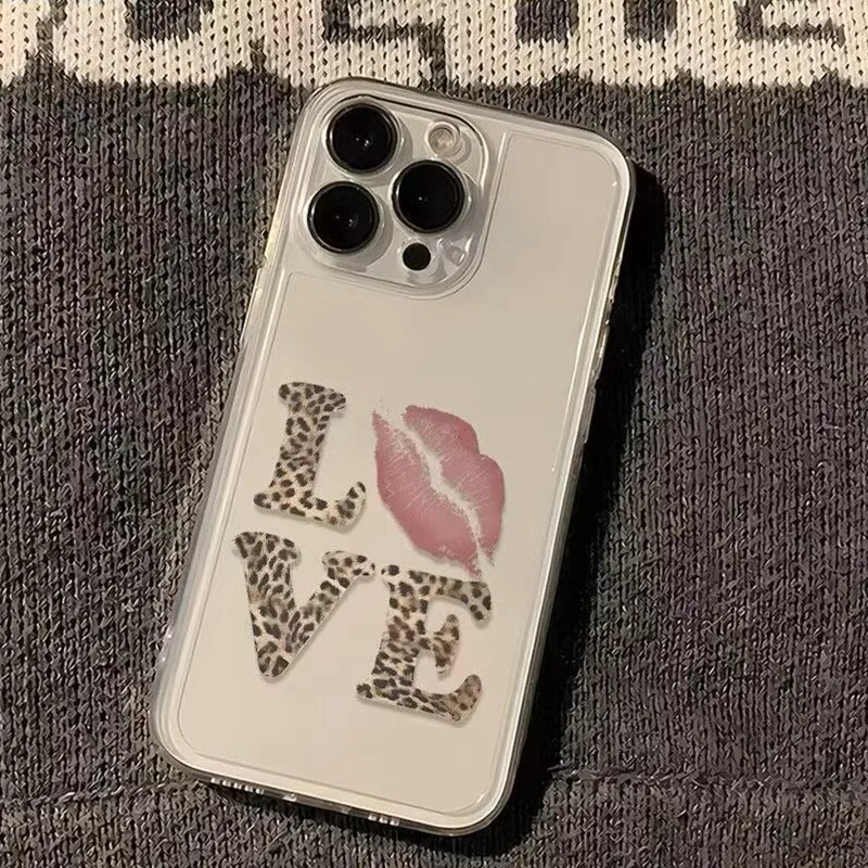 Чехол для iPhone 16 Love леопардовый