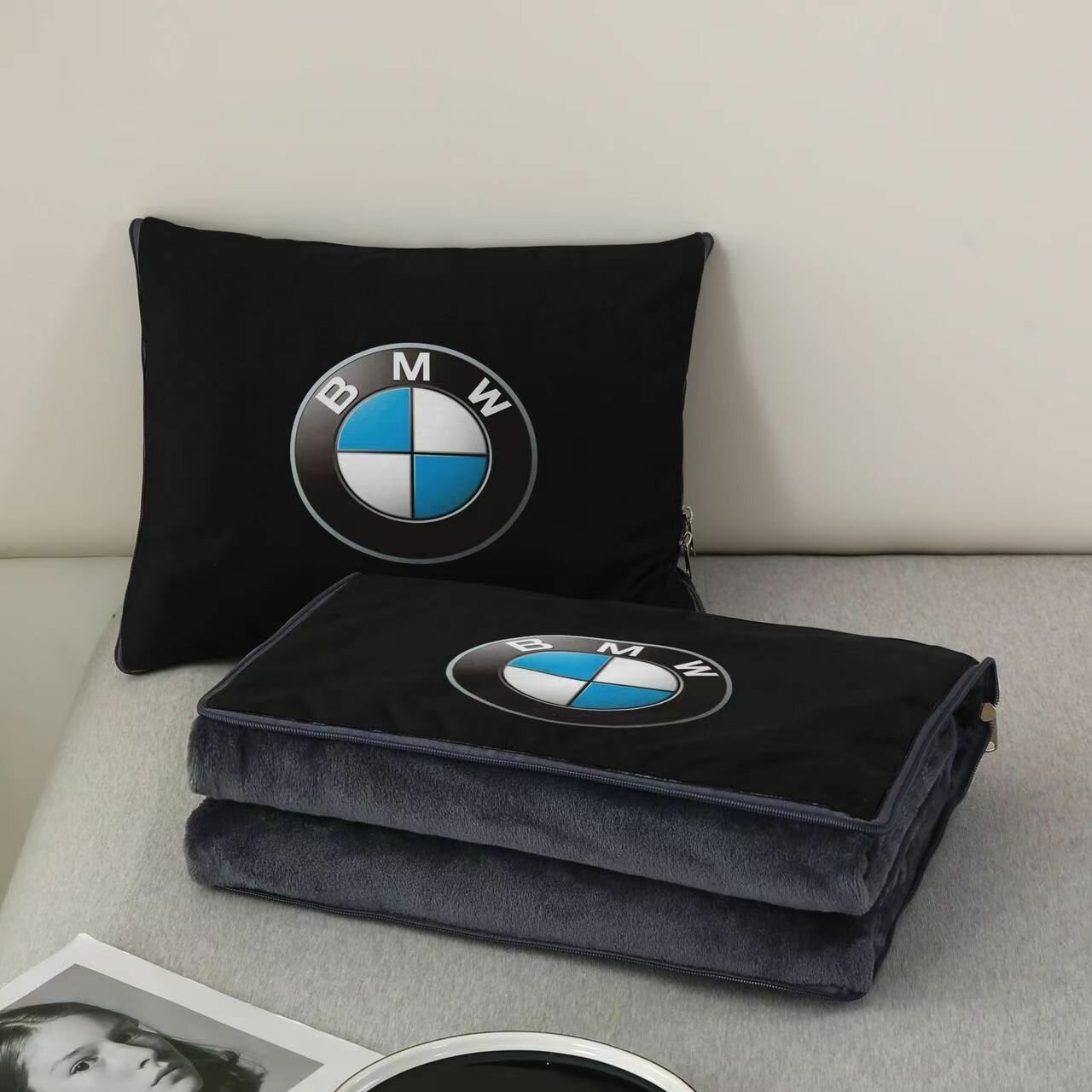 Дорожная подушка-плед трансформер для шеи и автомобильного сиденья BMW — анатомическая, гипоаллергенная, компактная