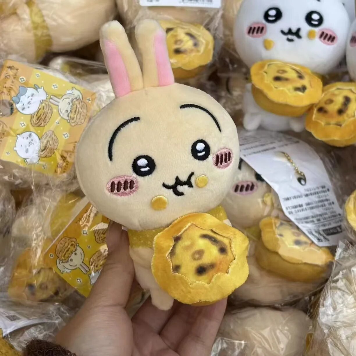 Плюшевый брелок Bandai Egg Tart Series Usagi, Hachiware, Shirokuma C-DT-J65-Usagi