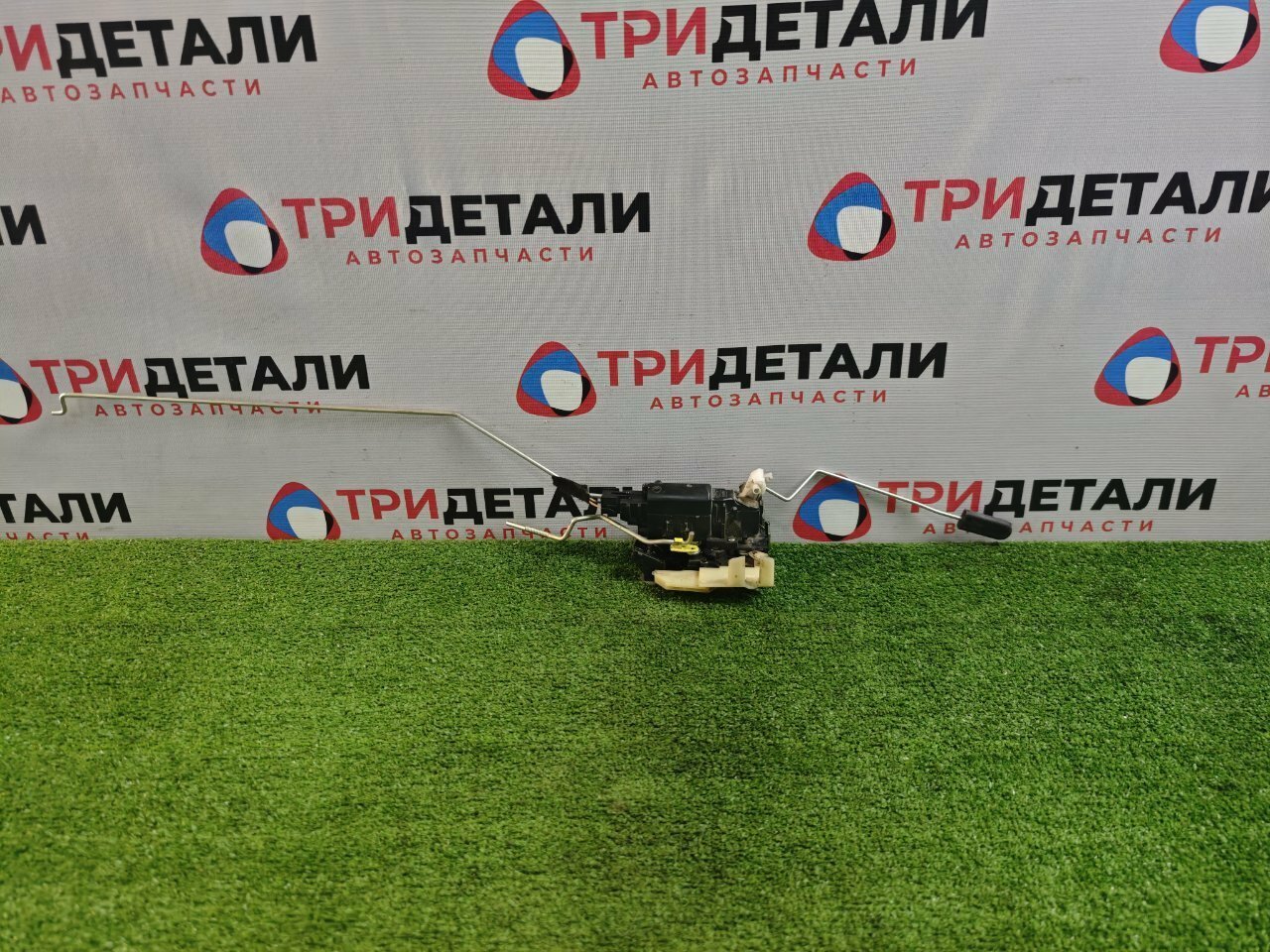 Замок боковой двери Renault Duster 1.6 H4MD438 2016 перед. лев. (б/у)
