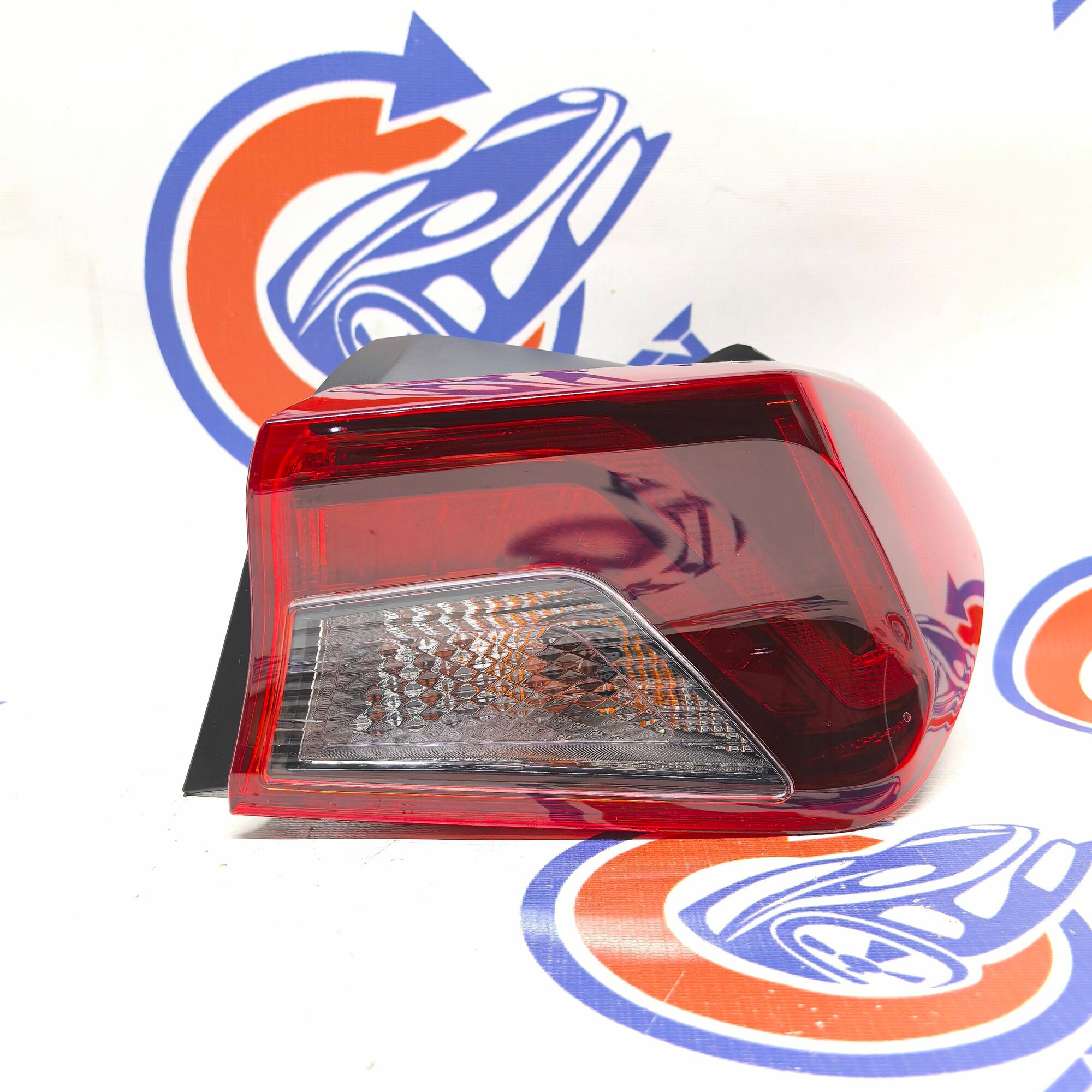 Фара противотуманная правая KIA K5 20- LED