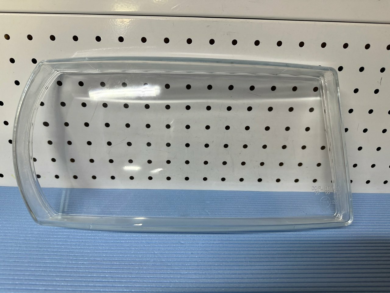 Стекло фары правое головного света Скания 5 серии (Scania)