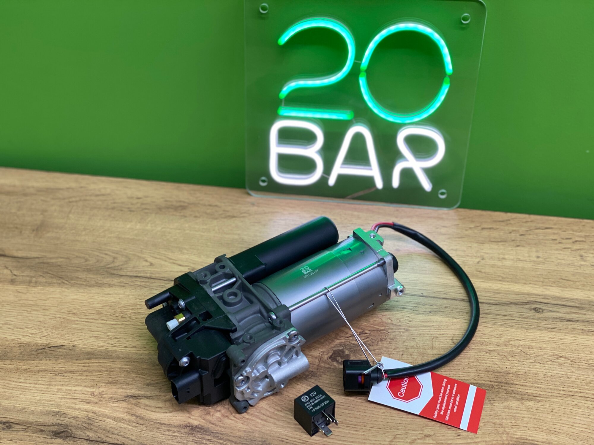 Компрессор пневмоподвески Porsche Panamera 971 новый, в сборе, 20BAR