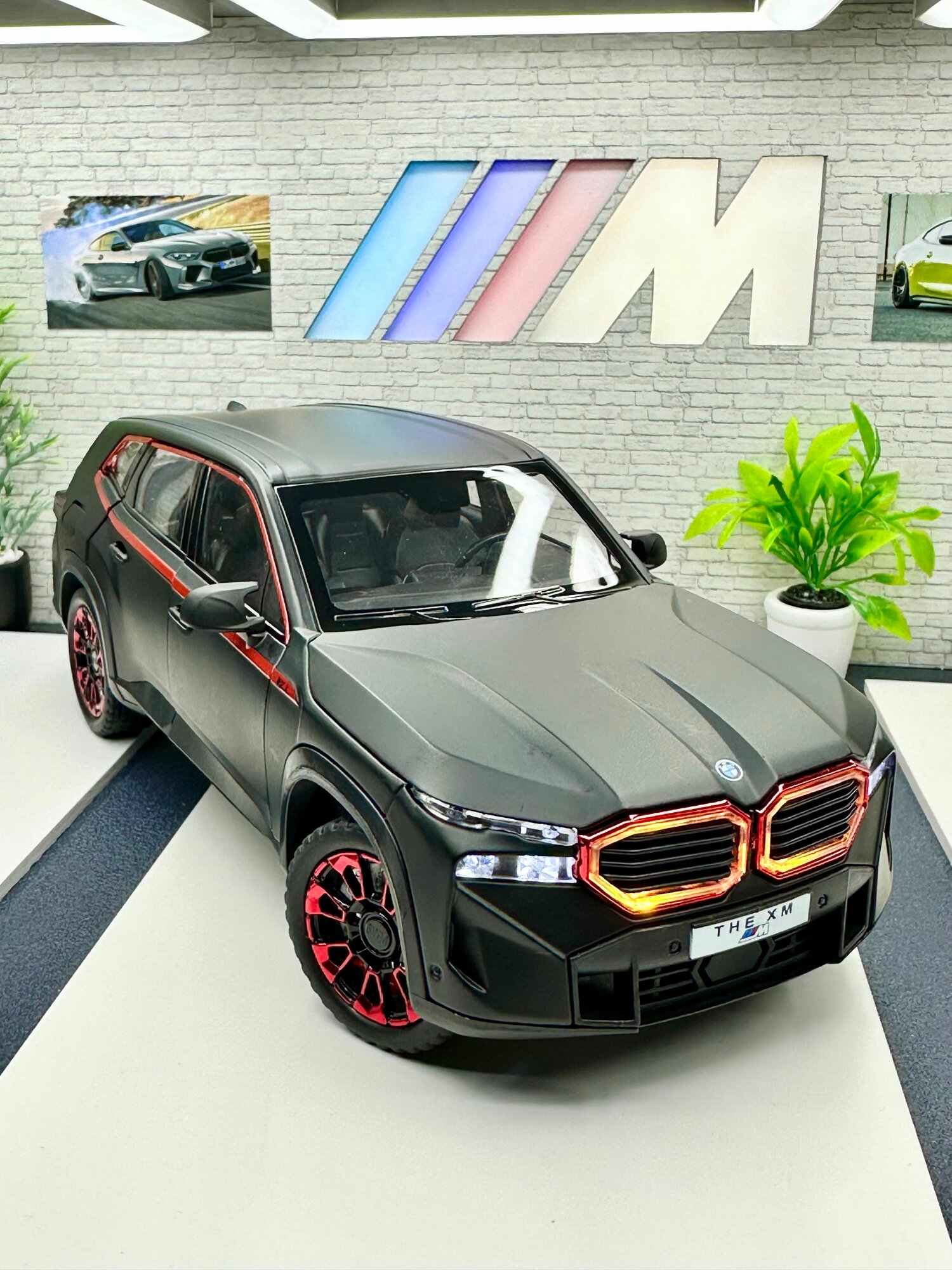 Машинка металлическая BMW XM