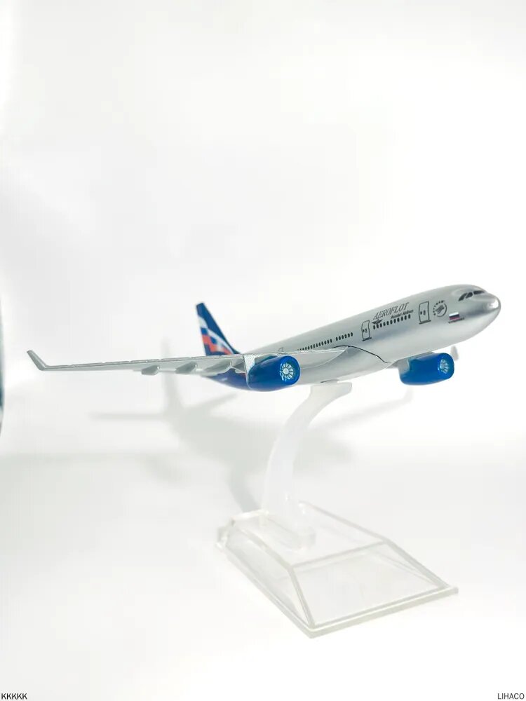 Сборная модель самолета Aeroflot Airbus A330-300 Масштаб 1/500 Металлическая модель для коллекционеров — фото 1