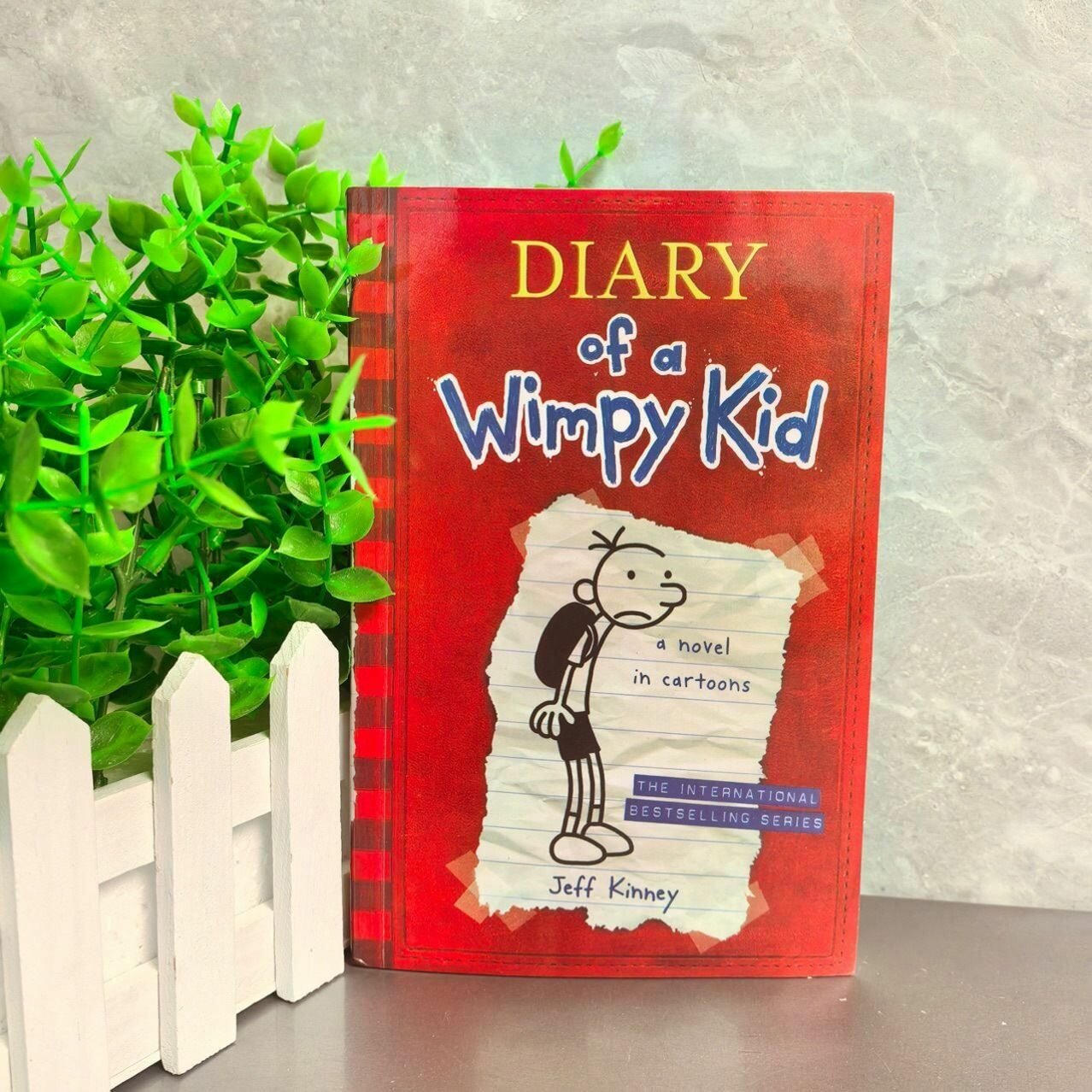 Diary Of A Wimpy Kid/ Детский дневник 1/ Юмористический сборник рассказов-комиксов/, Печатная книга, Мягкая обложка, No.1