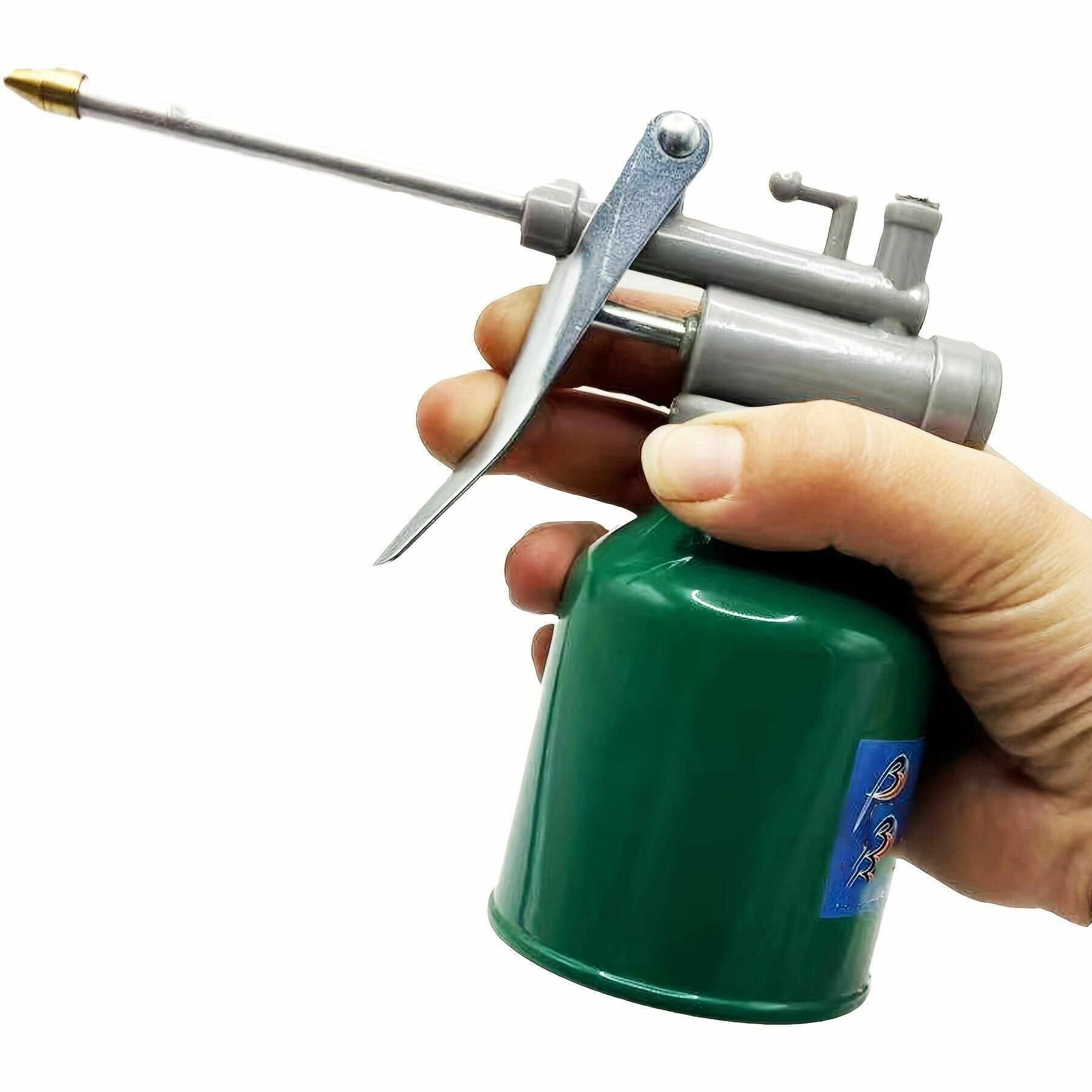 Металлический маслораспылитель с насосом объемом 250 мл, оснащенный длинным носиком, представляет собой прочный и практичный бестселлер для точного распределения масла