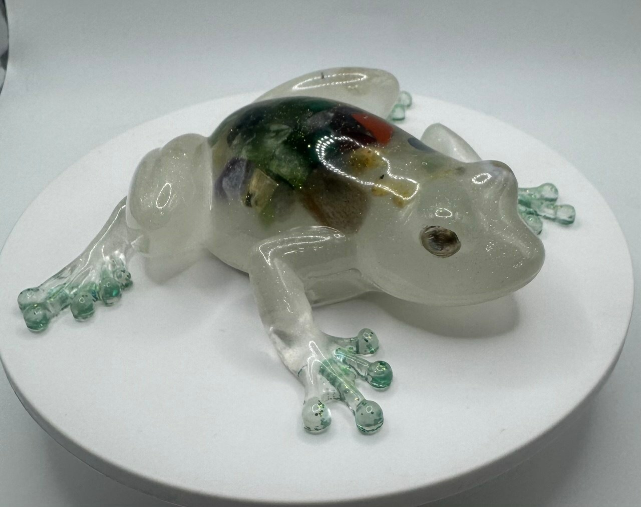 Статуэтка лягушки из эпоксидной смолы. Ручная работа