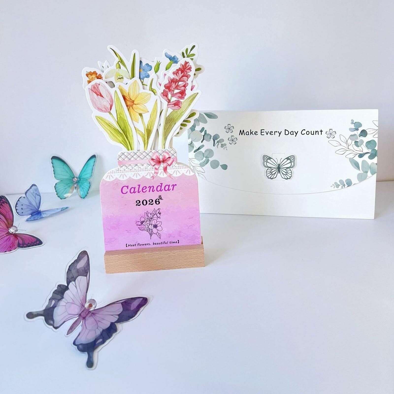 Элегантный подарочный набор: календарь-планировщик на 2026 год в виде вазы с деревянным основанием, в презентабельной упаковке продуманный подарок на новоселье, день рождения или праздник.