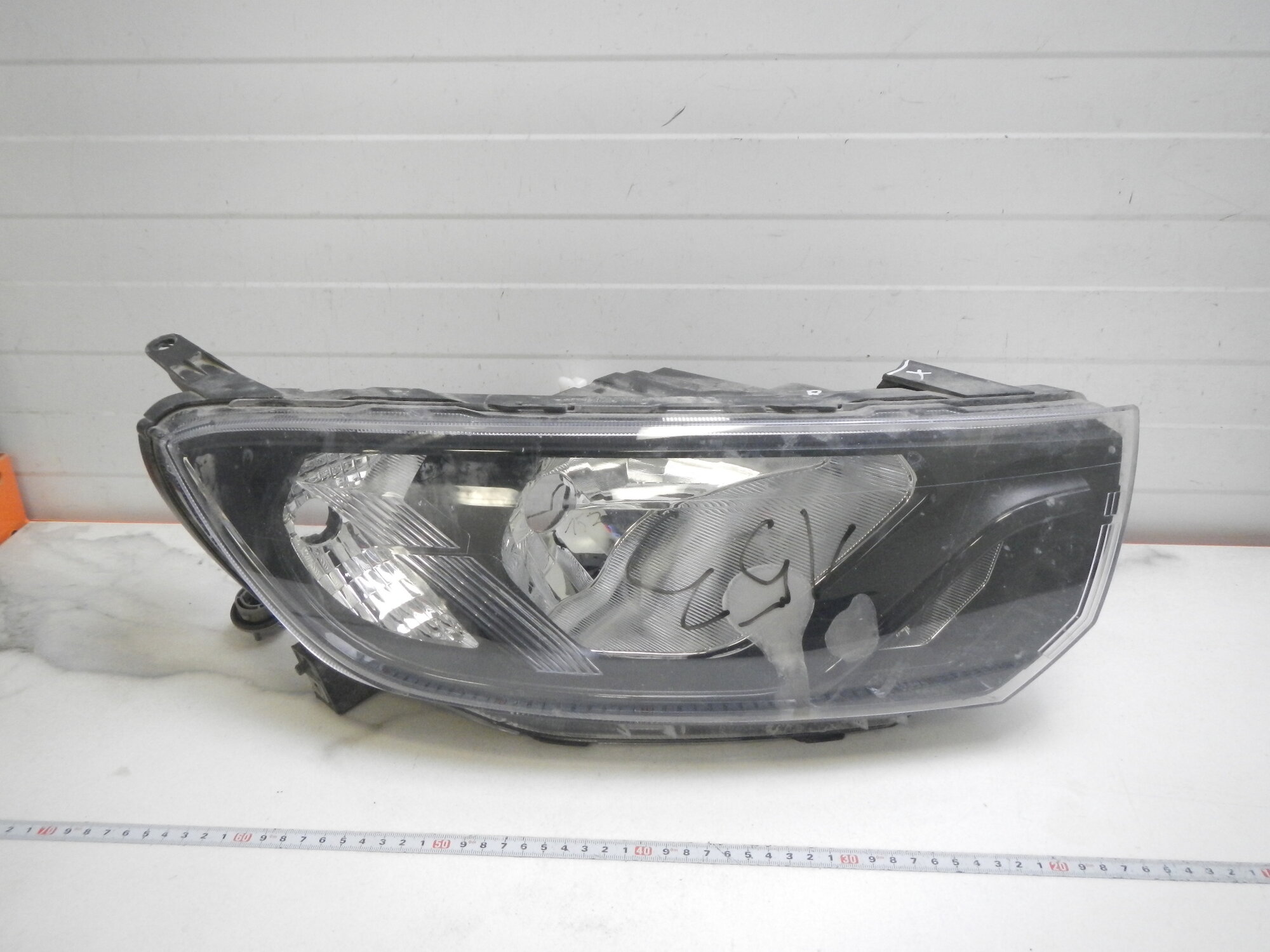 Б/У Фара правая, ВАЗ (VAZ)-LADA GRANTA (гранта) FL (18-) LADA GRANTA (Гранта) FL (18-) Царапины, грязь внутри, сломано к...