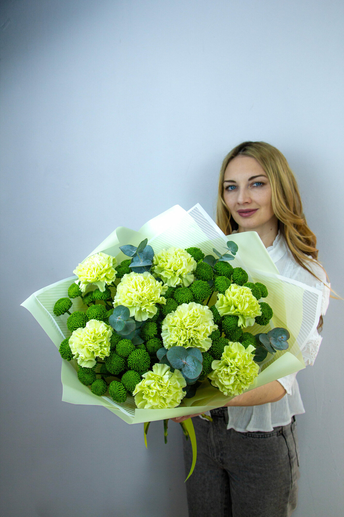 Эко-букет «Свежесть 21 день»: Хризантема, Диантус и Эвкалипт (Измайлово) - 15шт