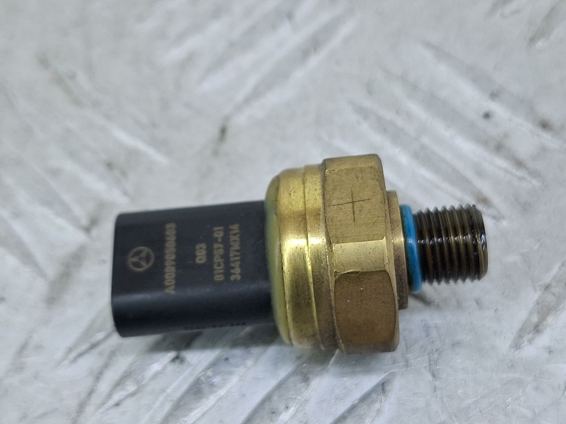 Датчик давления масла Mercedes-Benz E W213 (2016 - 2021) A0009050603