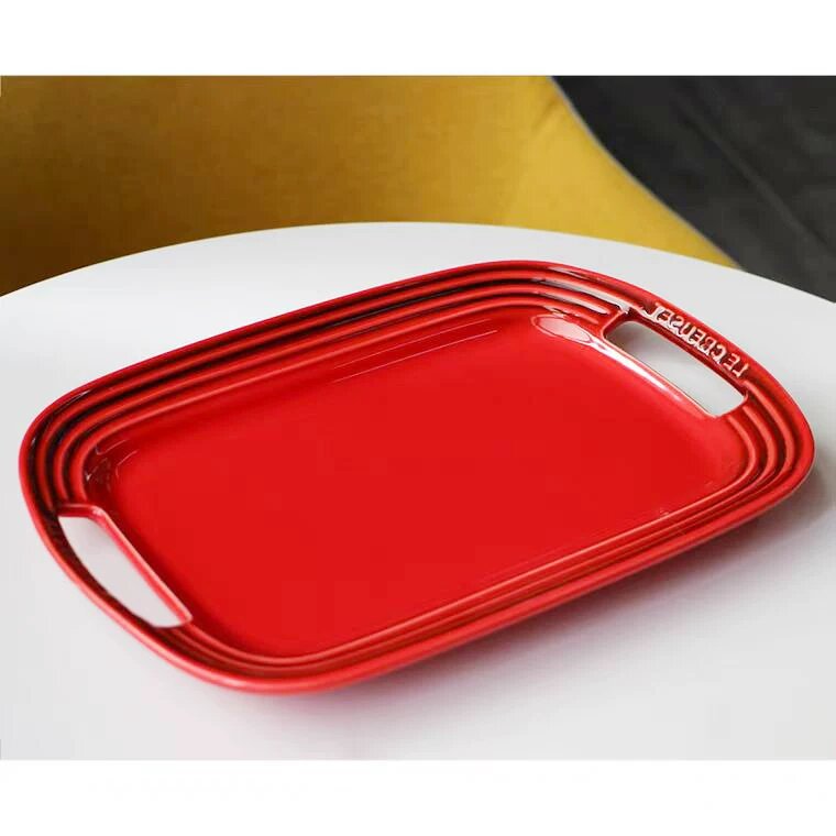 LE CREUSET Керамическая круглая подставка 31 см на красном для гриля, стейков и рыбы - выдерживающая высокую