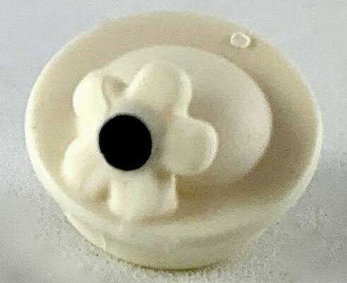 Деталь Lego 41944pb02 Minifigure, Hat with Small Pin, Pillbox Hat with Flower with Black Center Pattern