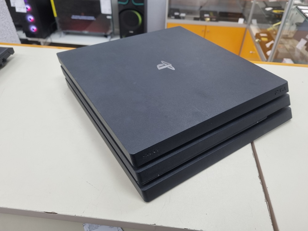 Как Новая Игровая приставка Sony "PlayStation 4 PRO", 1TB, 4K,Б/У Уцененка
