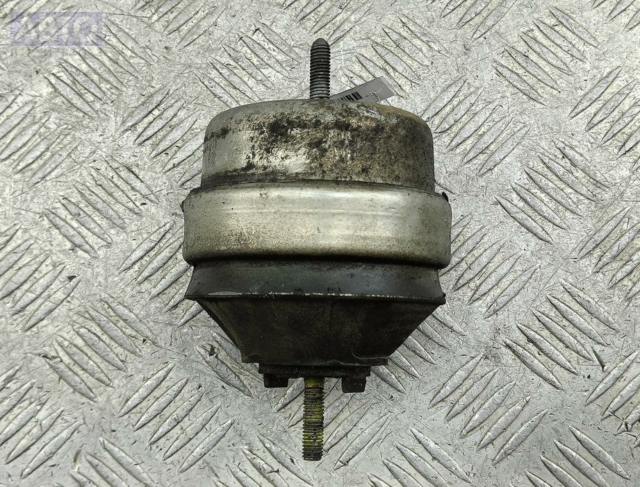 Подушка крепления двигателя Volkswagen Passat B5+ (GP)