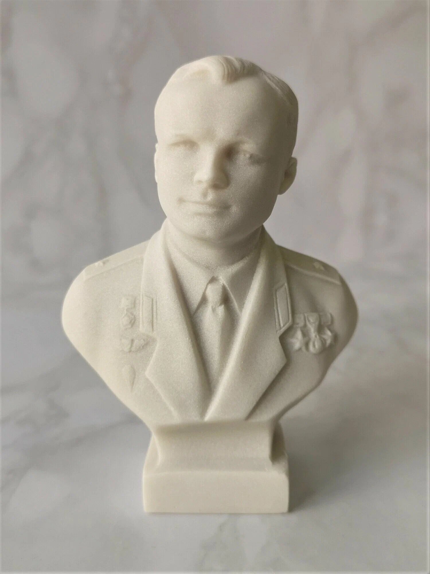 Бюст Гагарин Юрий Алексеевич, гипсовая фигура, 11 см, ручная работ.