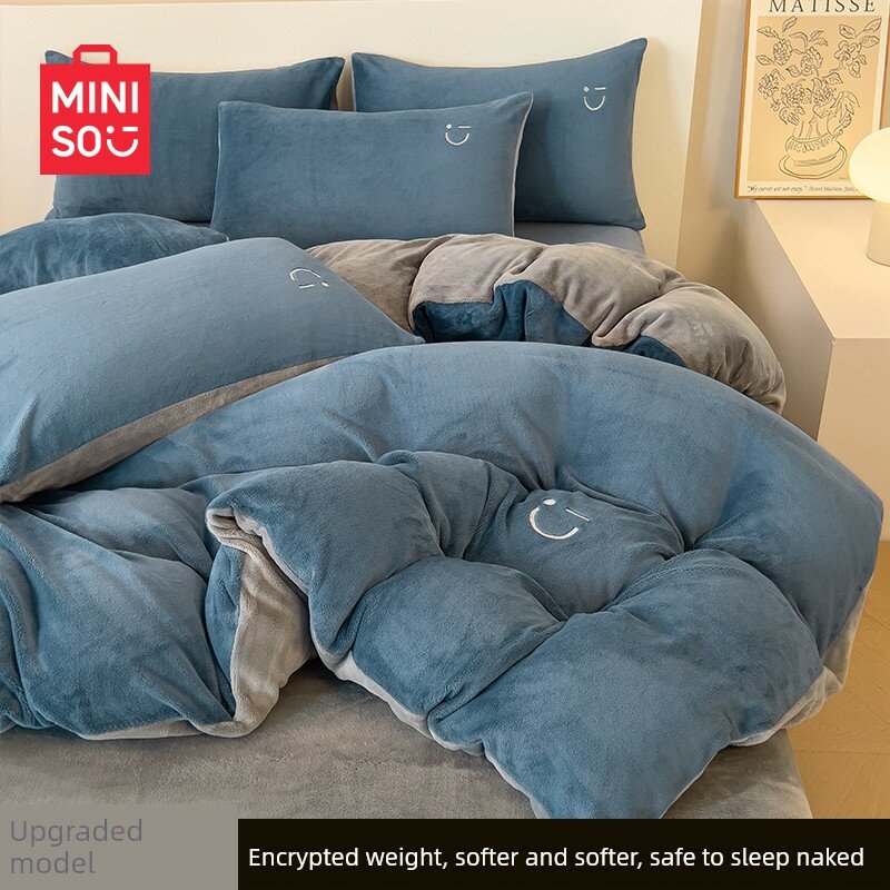 Комплект постельного белья Miniso из молочного вельвета, четыре предмета; комплект из кораллового флиса, три предмета;