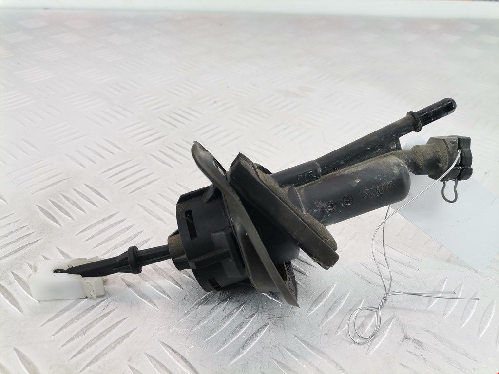 Цилиндр сцепления главный / 1662359 3M517A543AE BP4K41400C для Mazda 5 CR (с пробегом)