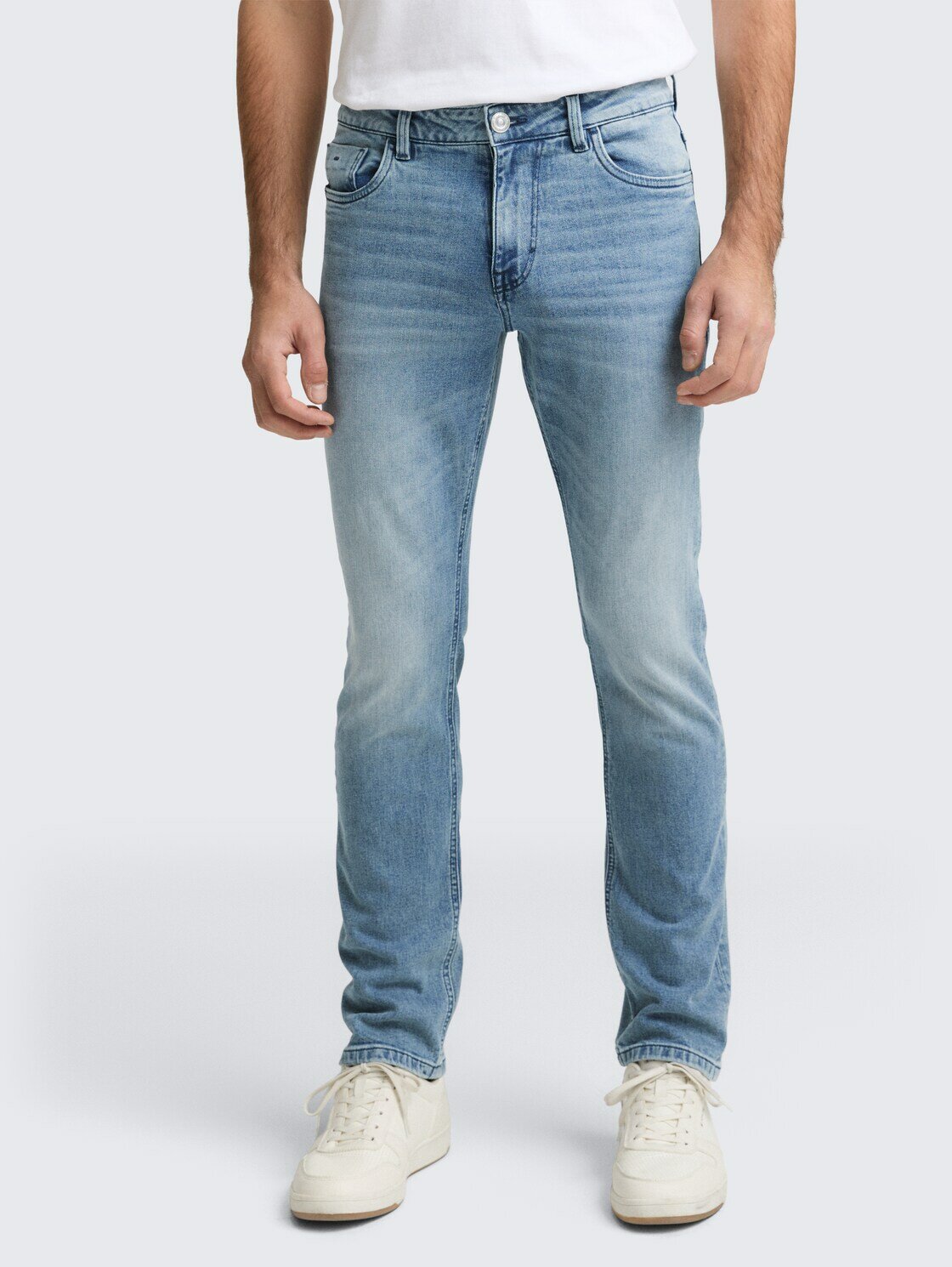 Джинсы зауженные 