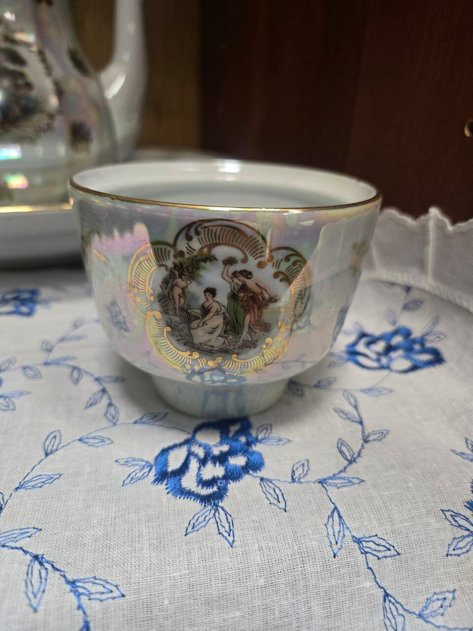 Сахарница Мадонна без крышки винтажная, фарфор, золочение, перламутр, Германия