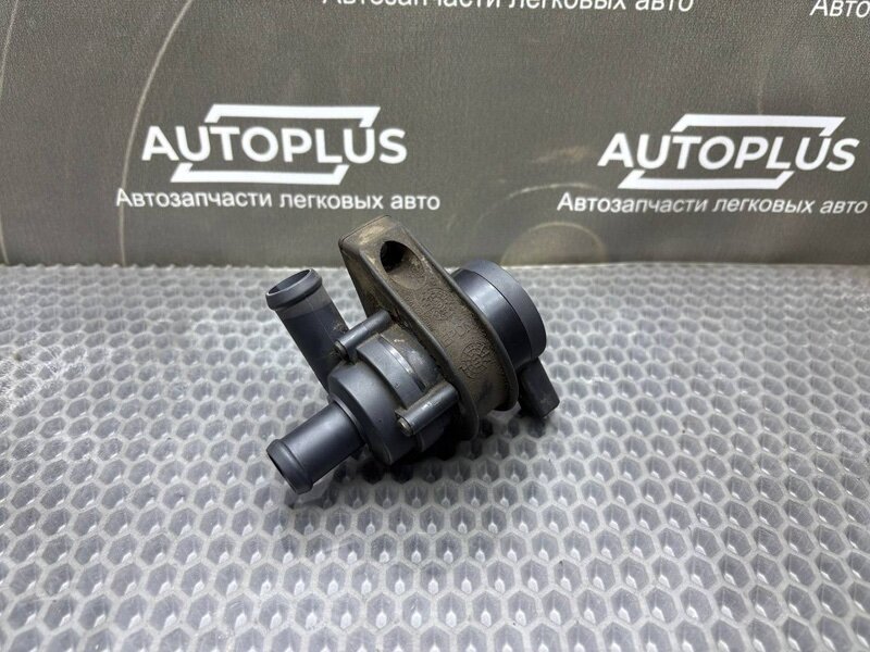 Водяная помпа Skoda Octavia 2011 (1.4 CAXA) Б/У с пробегом Арт. 1K0965561F
