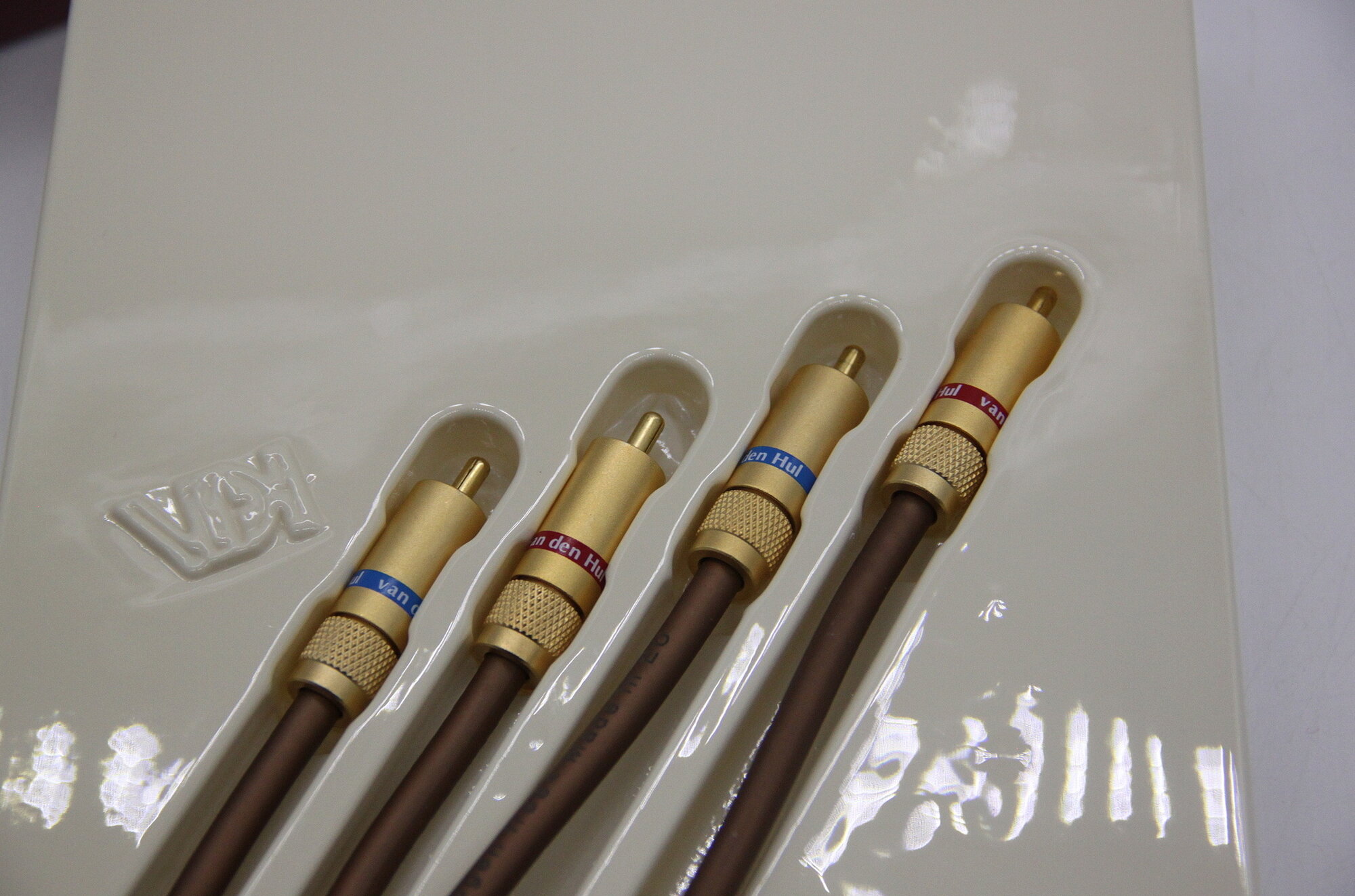 Межблочный кабель Van Den Hul D300