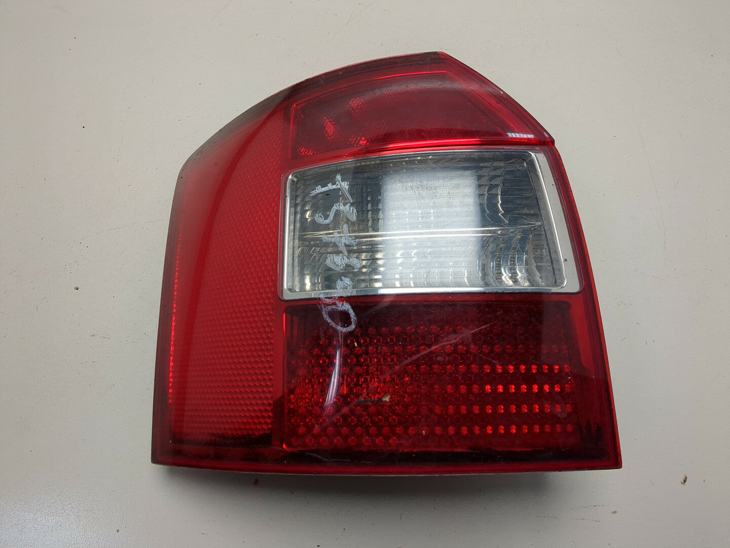 Фонарь (задний) левый Audi A4 (B6) Б/У