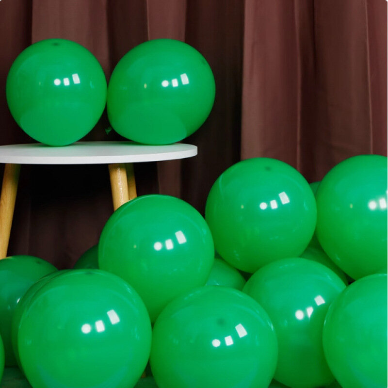 Оформление сцены с воздушными шарами для выпускного, открытия, свадьбы, дня рождения. Арка из латексных утолщенных красных шаров.