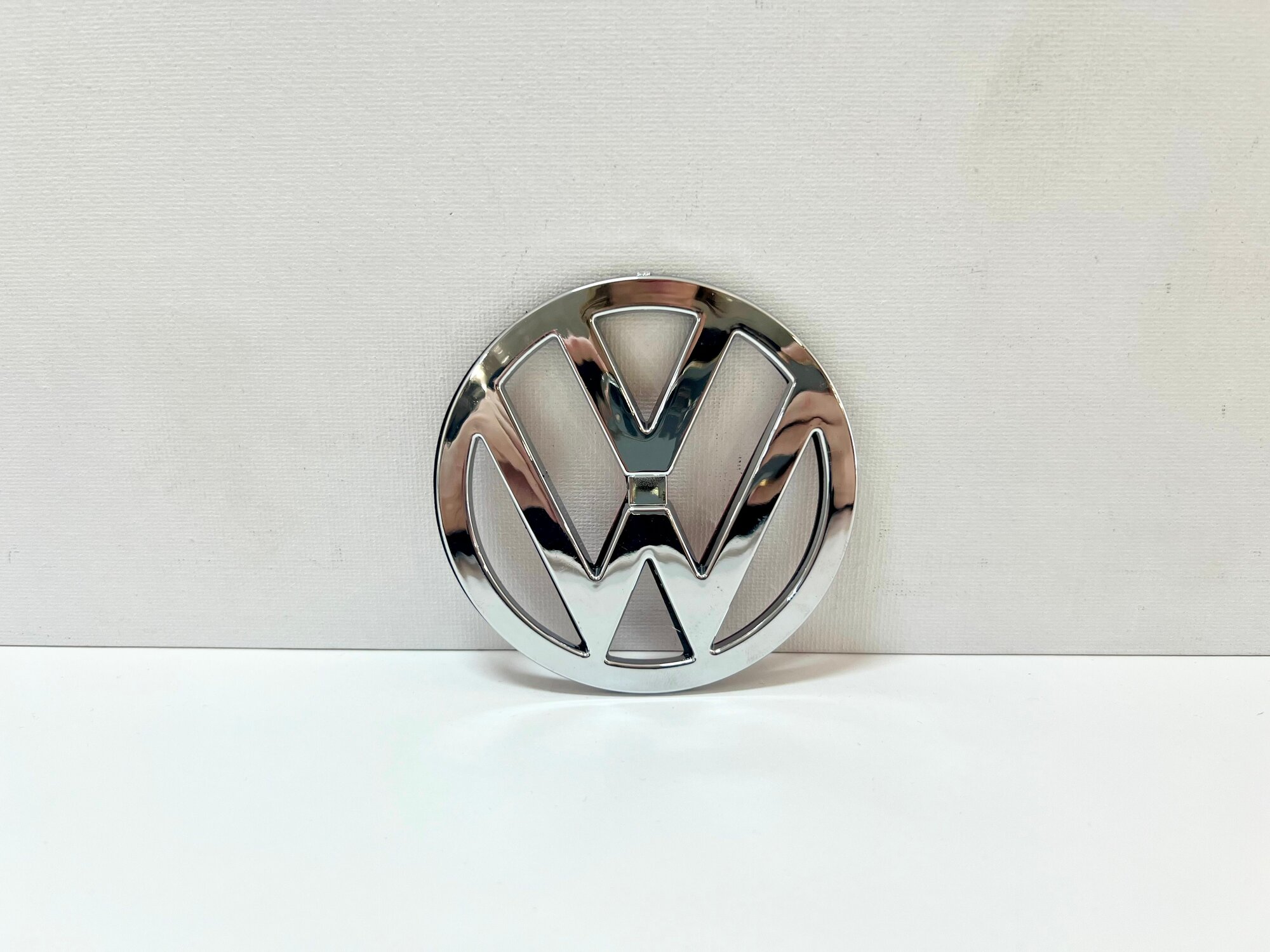 Логотип (шильдик, надпись, эмблема) "Volkswagen" 8 см, арт: 9385-К