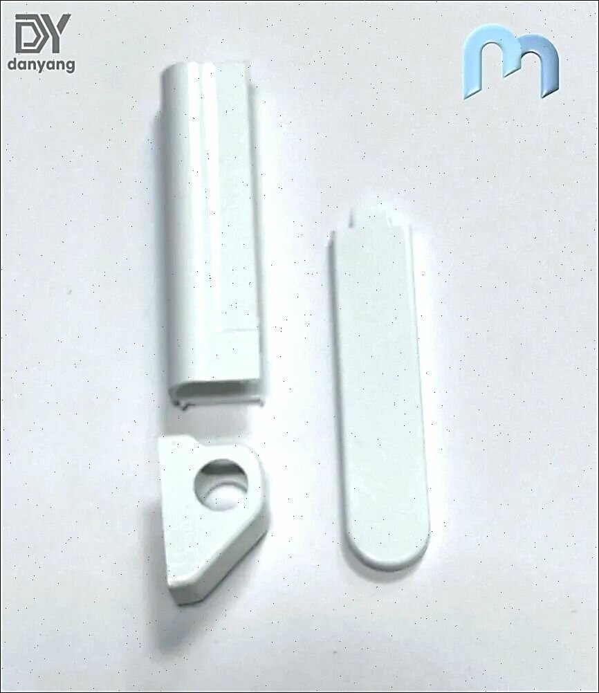 Комплект декоративных накладок VHS на низ петли окна.