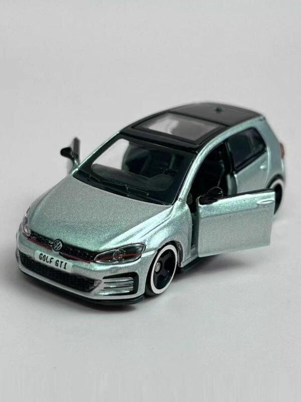 Легкосплавная модель автомобиля/1:64/Volkswagen Golf GTI (2017)