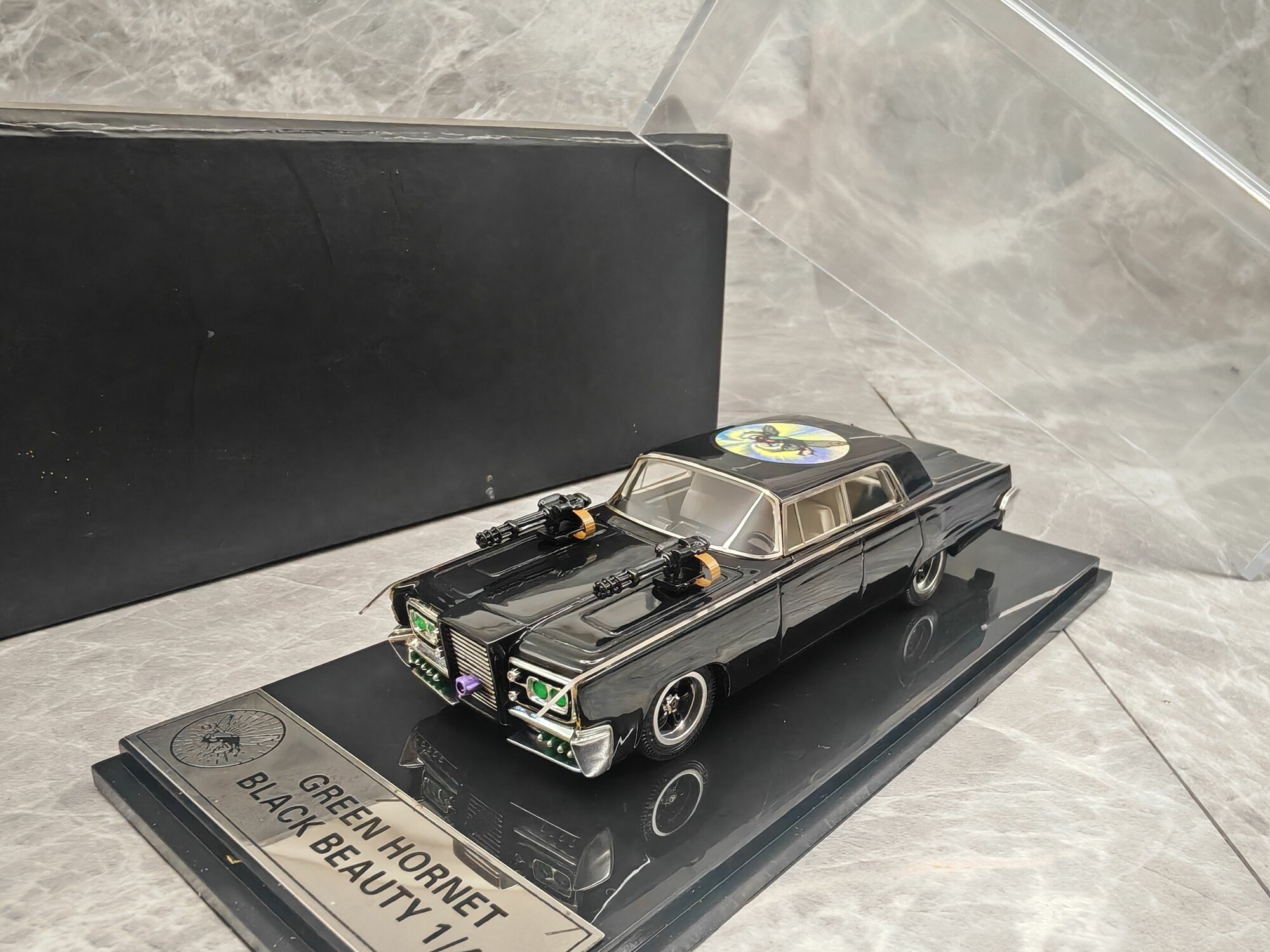 Модель автомобиля Green Hornet Black Beauty из смолы в масштабе 1:43