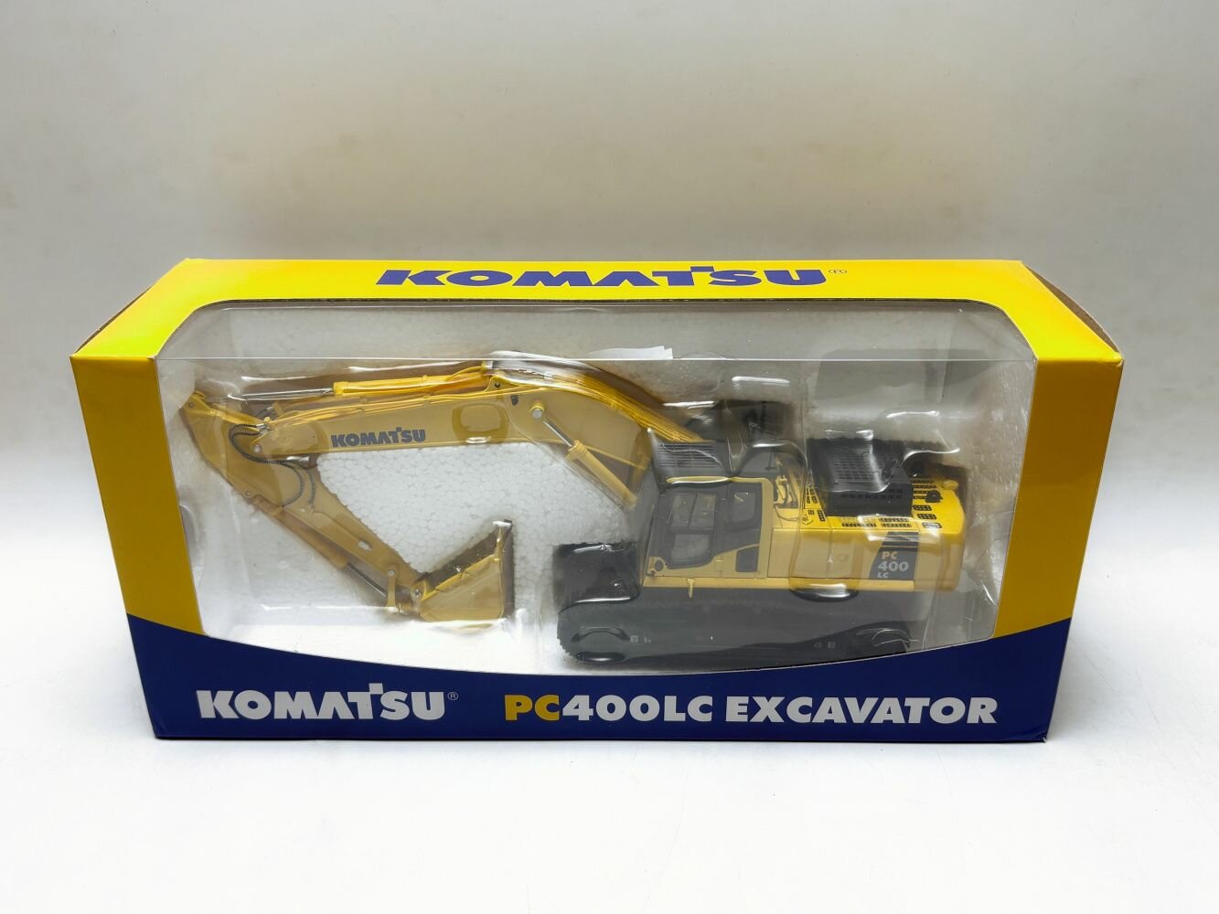 Модель строительной техники Komatsu PC400LC в масштабе 1:50, изготовленная методом литья под давлением