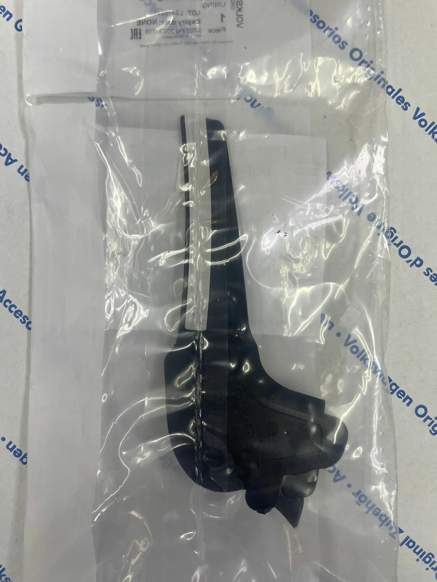Накладка переднего крыла левого VAG 6C08194479B9 для VW POLO (SED RUS) (2011>)