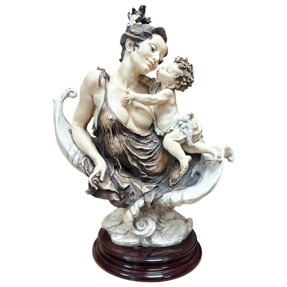 Фарфоровая скульптура "Идеальная любовь" 1994 г. Автор Giuseppe Armani, Capodimonte, Италия