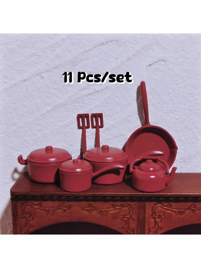 Кухонная посуда для кукольного домика